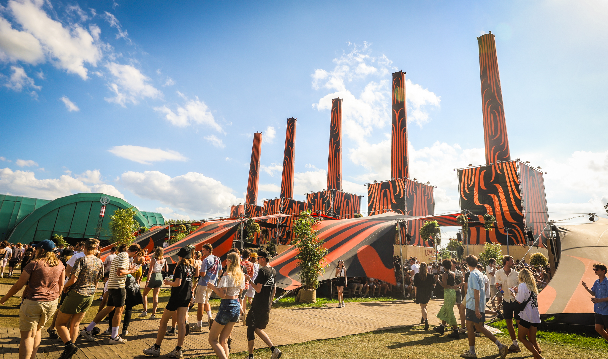 Overnachten op Lowlands 2025: De beste campings en accommodaties ...
