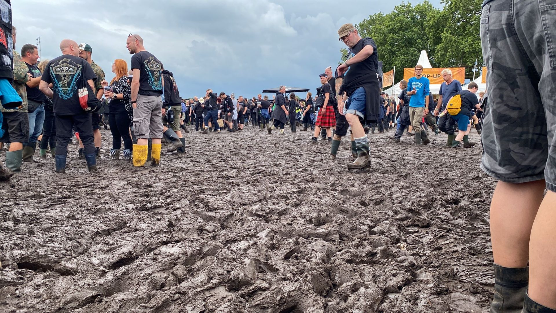 Wacken Open Air 2023 laat geen bezoekers meer toe om hevige regenval ...