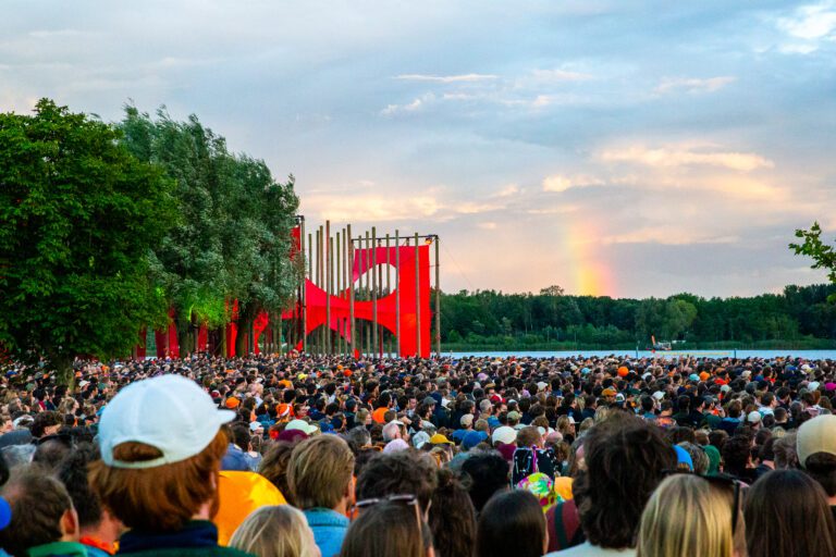 Vervoer naar Down The Rabbit Hole 2026: Alles over parkeren, trein en ...